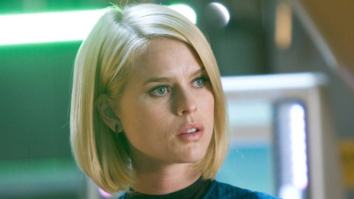Star Trek Into Darkness Actress Defends Controversial Underwear Scene