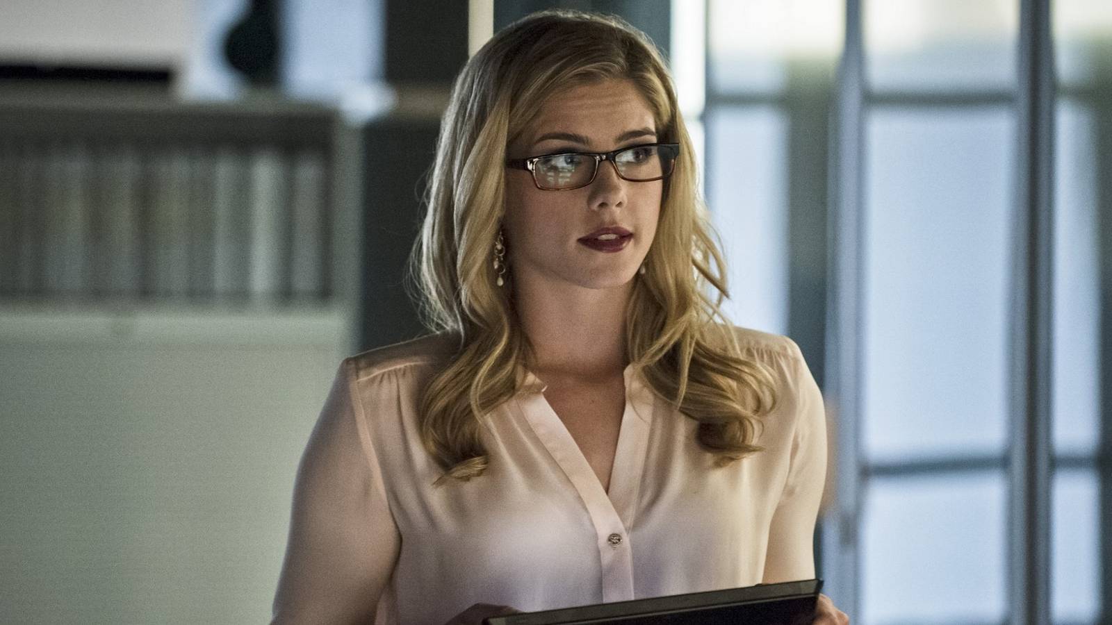Arrow Showrunner On Felicity's Future After Midseason Finale Twist