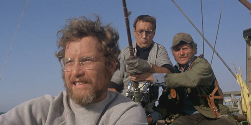 Jaws: 5 Ways The Opening Scene Is Perfect (& 5 The Ending Is)