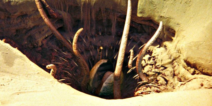 How Long Dune's Sandworms Really Are (Compared To Star Wars' Sarlacc)