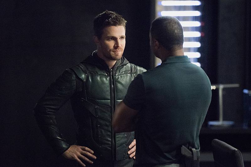 Arrow Season 5 Images & Synopsis Introduce Human Target