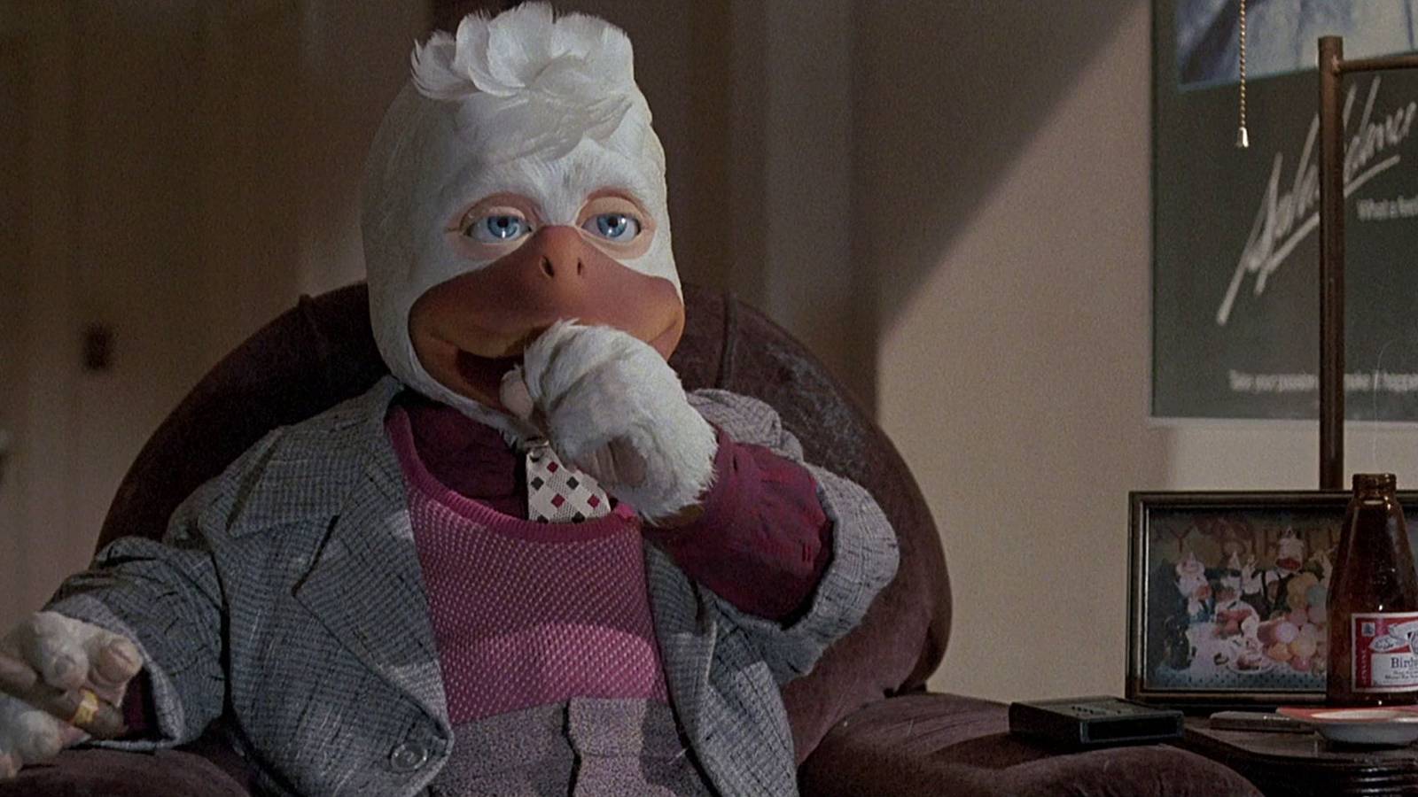 Original Star Lea Thompson Wants To Direct A Howard The Duck MCU Movie