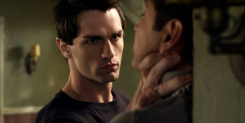 15 Actors Who Could Play Bruce Wayne/Batman In The Arrowverse