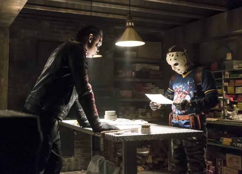 Arrow 'Spectre of the Gun' Images: Mayor Queen Under Attack