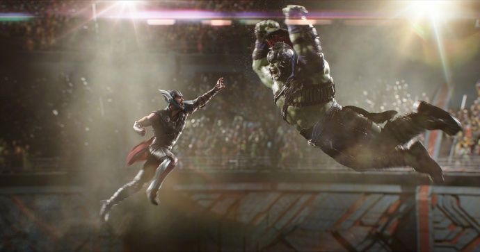 New Hulk vs. Thor Footage From Ragnarok | Screen Rant
