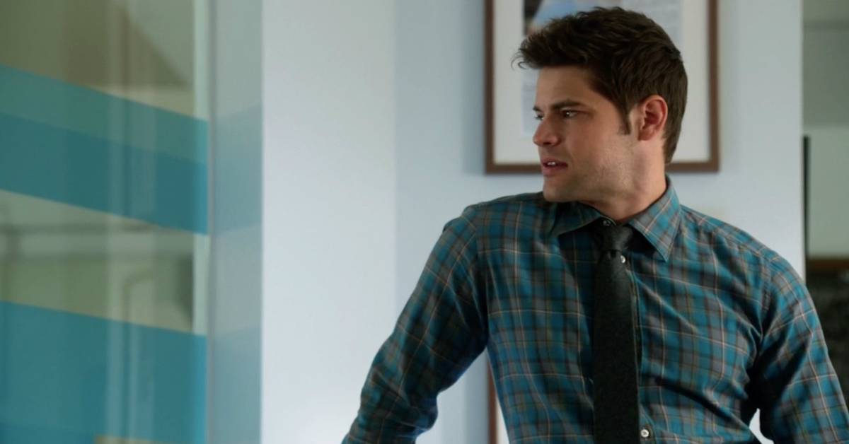 Jeremy Jordan Returns As Winn And Suits Up On Supergirl Photos
