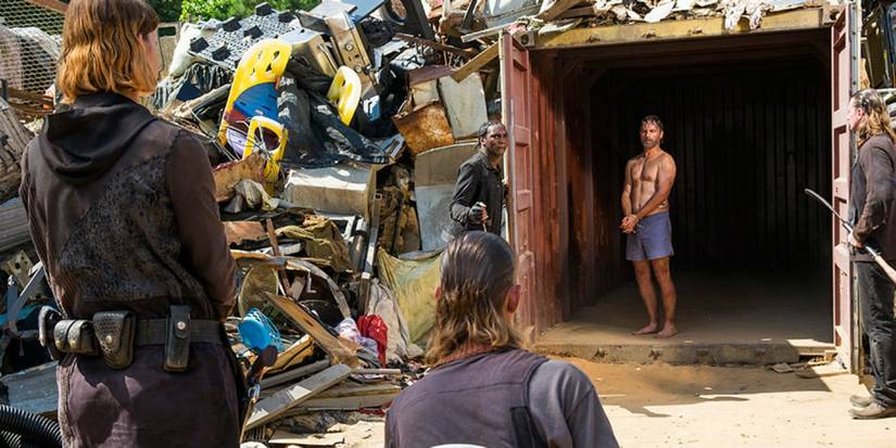 Every Walking Dead Community & How Many People Lived There