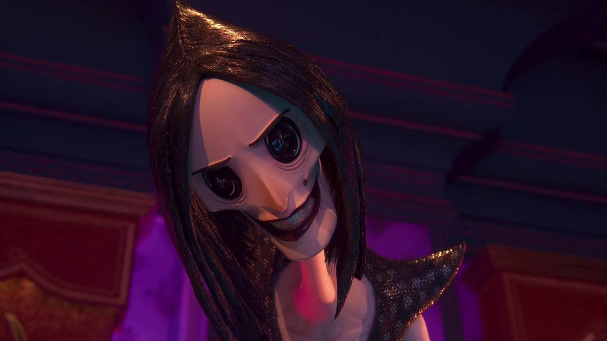 Coraline's The Other Mother Gets A Terrifying Realistic Cosplay