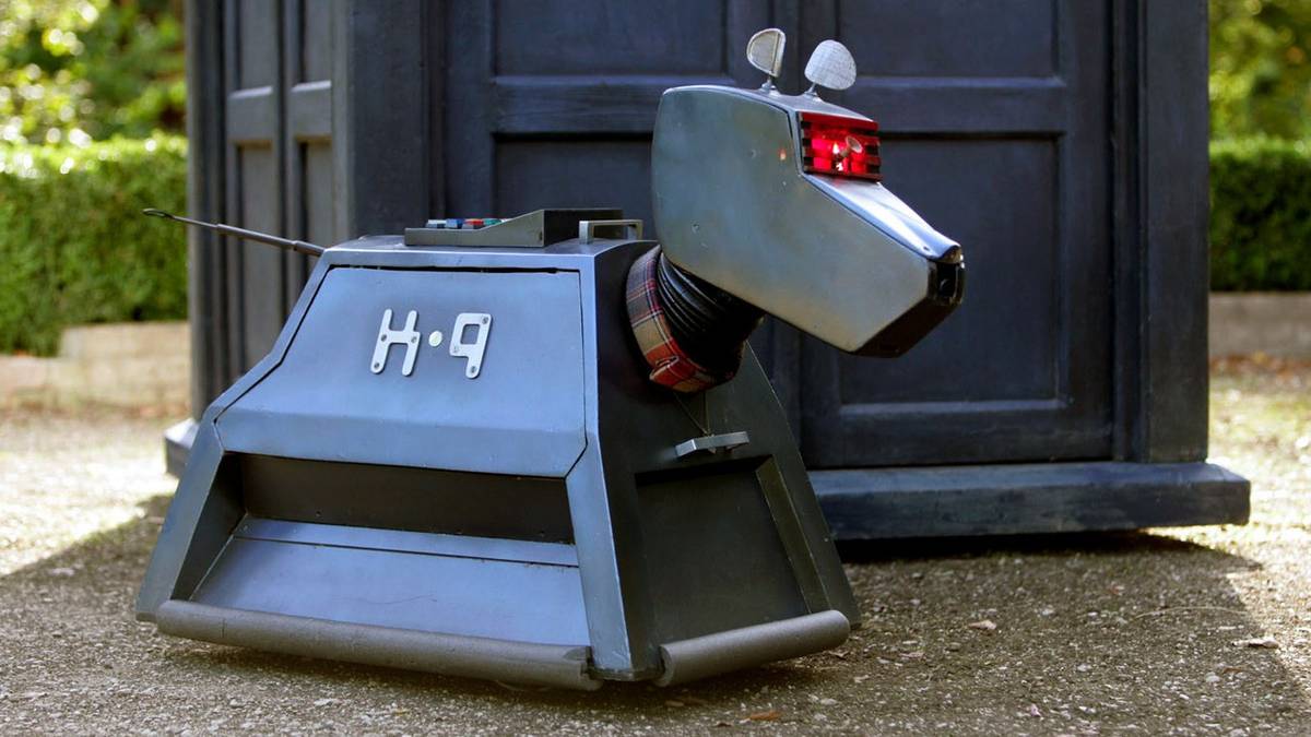 Doctor Who Season 11 Set Photo Features K-9