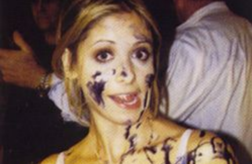 18 Behind-The-Scenes Photos That Completely Change Buffy The Vampire Slayer