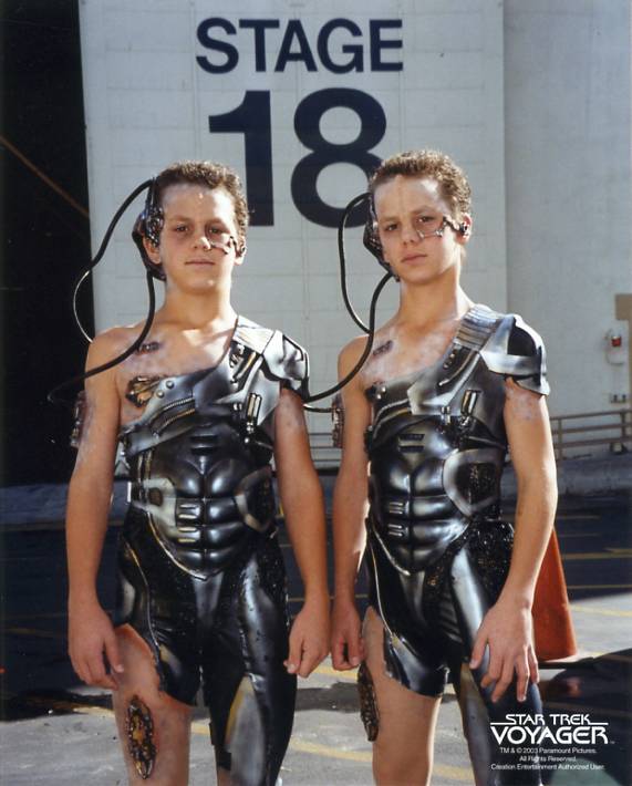 Star Trek: 20 Behind-The-Scenes Photos That Completely Change Voyager