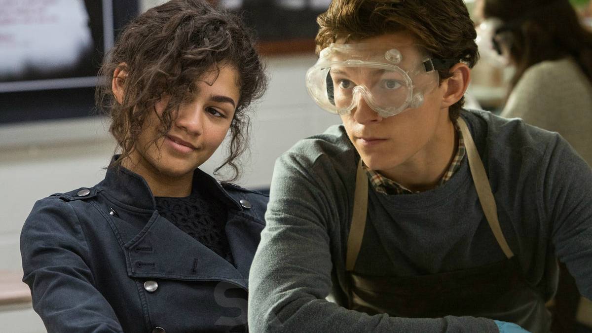Spider-Man & M.J. Get Flirty in Far From Home Set Video