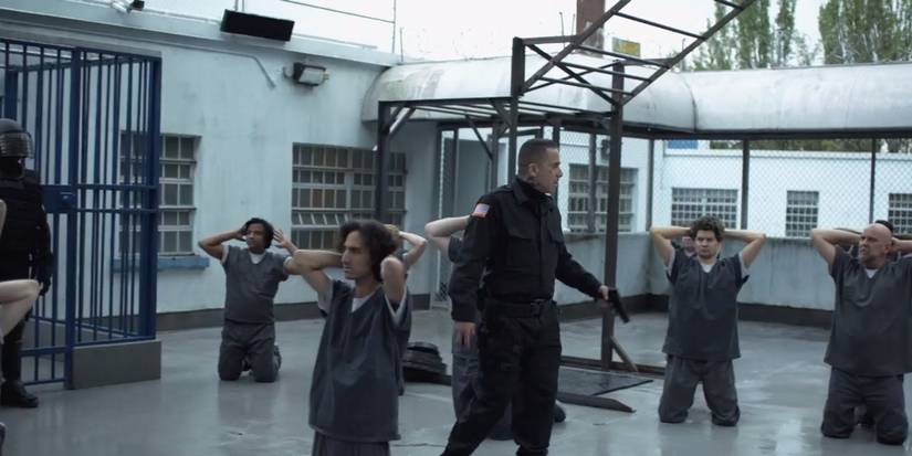 Arrow: How Oliver Got Out Of Prison (& Why It Doesn't Makes Sense)