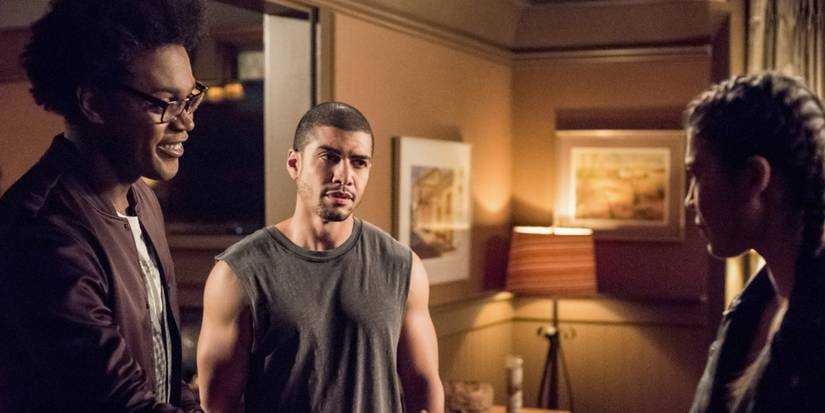 Arrow: Everyone Who Knew Oliver Queen Was The Green Arrow