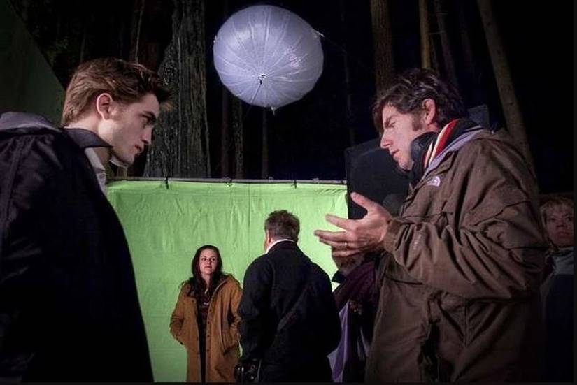 Twilight: 20 Behind-The-Scenes Photos That Completely Change New Moon