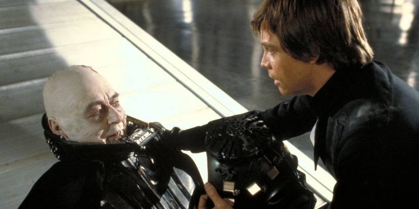 LOTR Vs. Star Wars: 5 Reasons Why Sauron Is The Best Fantasy Villain ...