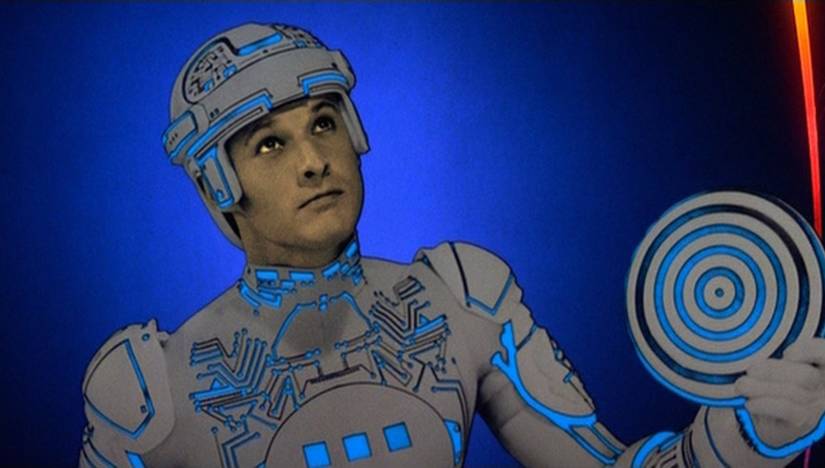 10 Hilariously Unconventional Sci-Fi Weapons (That Were Surprisingly ...
