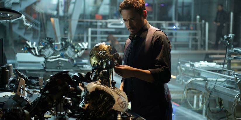 Iron Man's Armor Obsession Perfectly Revealed Tony Stark's MCU Story