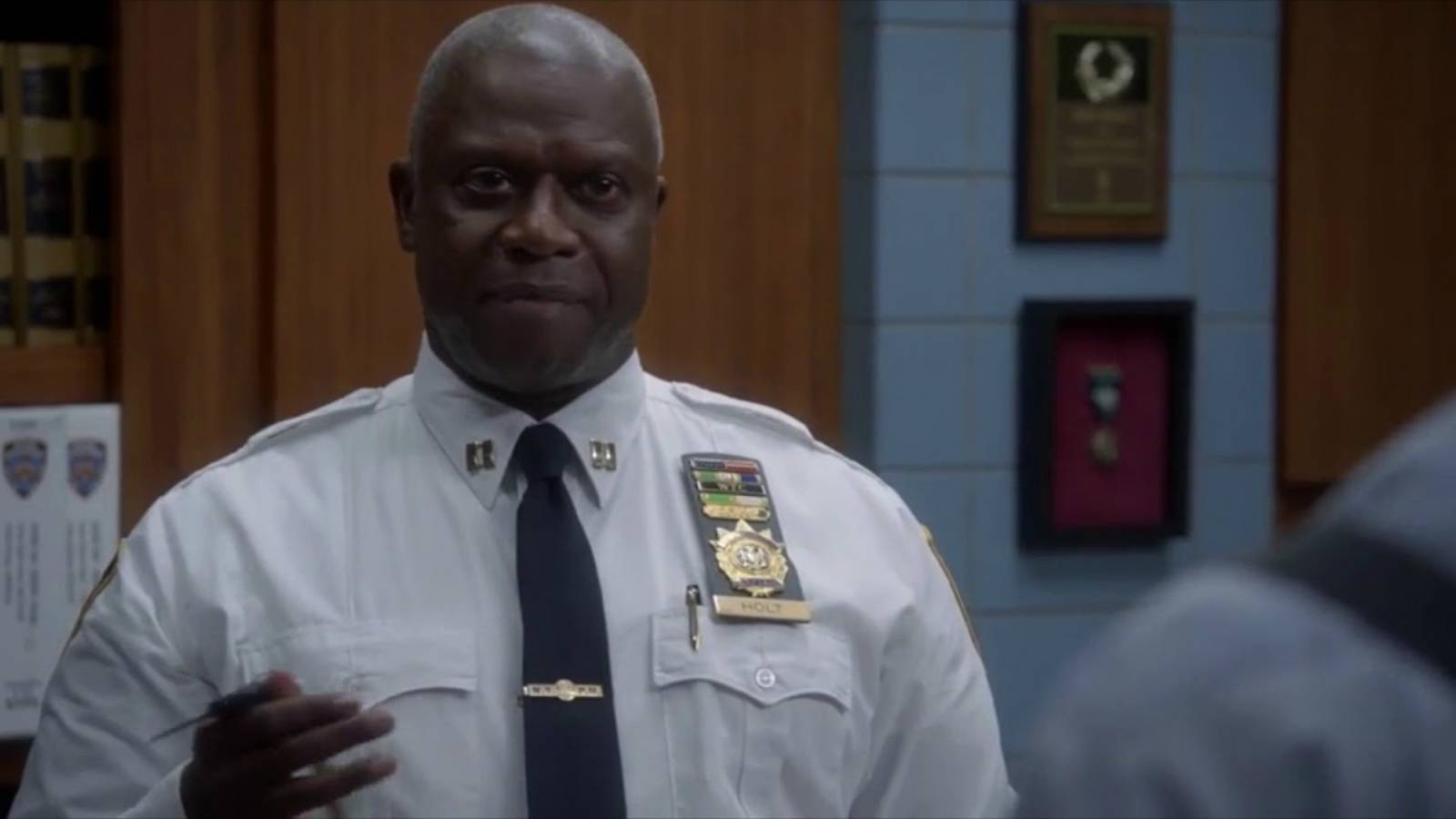 Brooklyn Nine-Nine: 10 Of Captain Holt's Funniest Moments