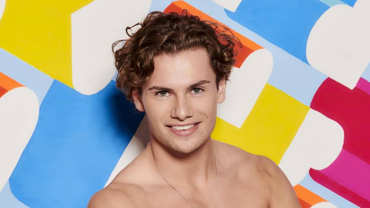Love Island's Joe Garratt Promises to Wait for Lucie Donlan