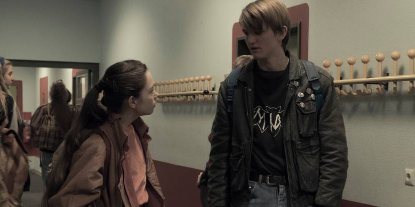 Explaining Netflix's Dark Timeline