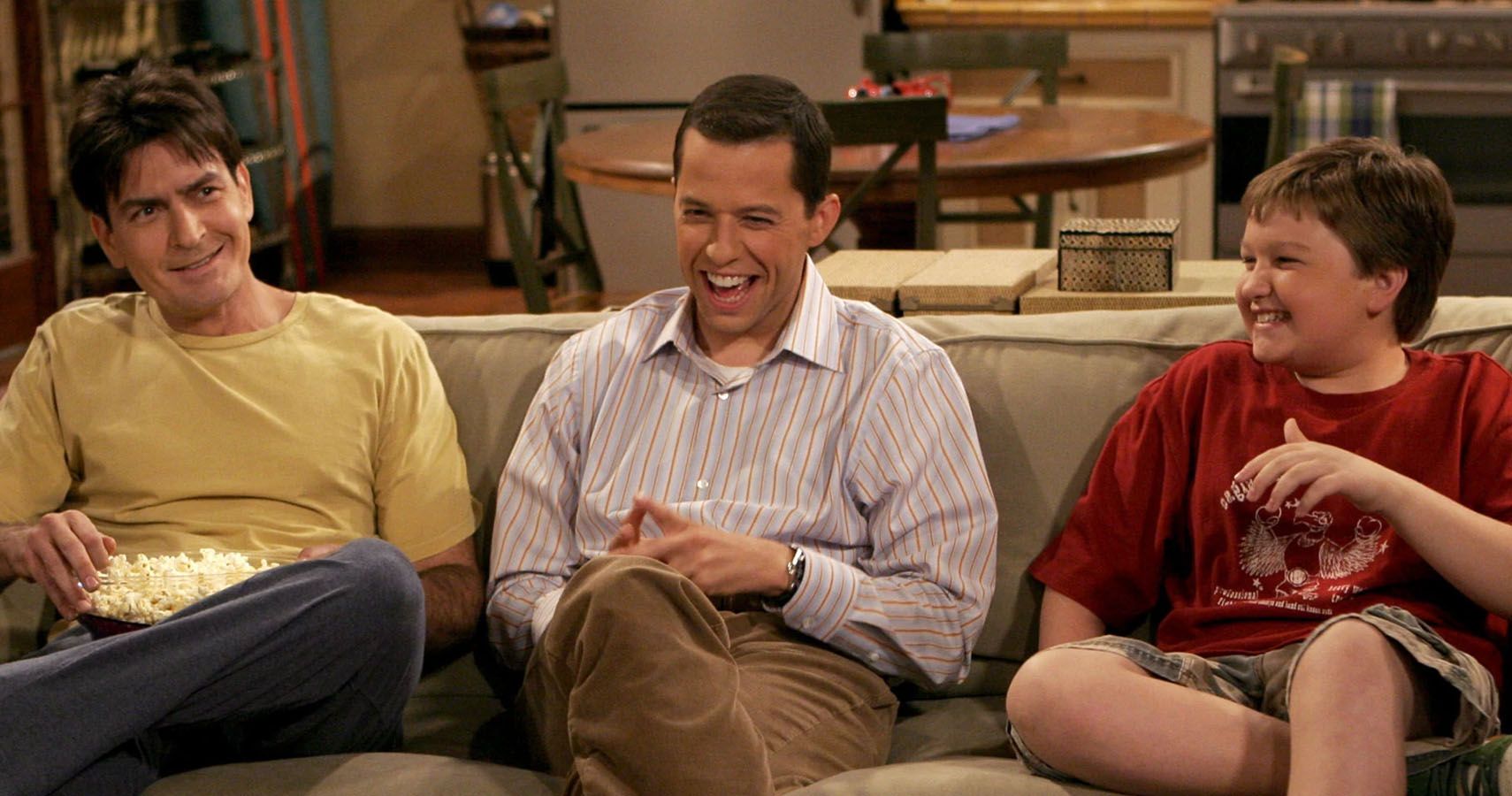 Two And A Half Men: 10 Hidden Details About Charlie's House