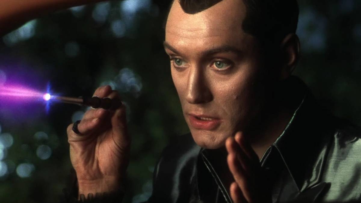 Jude Law & Steven Spielberg's 24-Year-Old Sci-Fi Movie Made A Dark ...