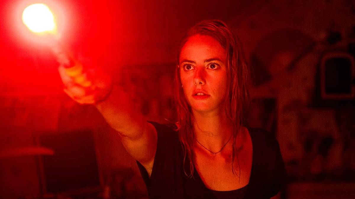 Crawl Movie Clip Reveals the Film's Alternate Opening Scene