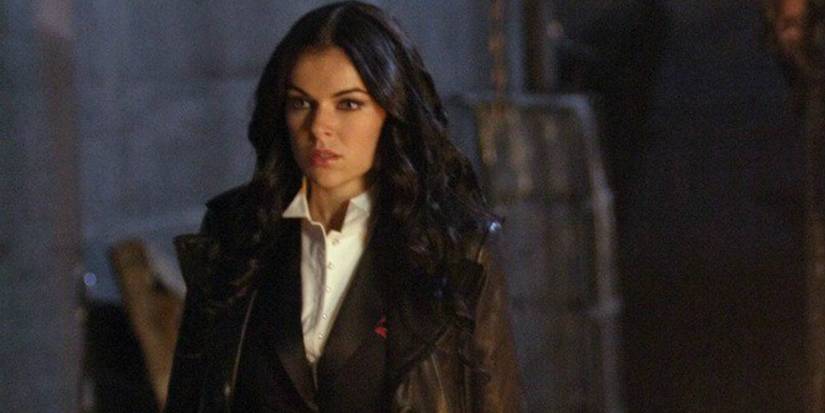 10 Smallville Characters That Should Appear in Arrowverse's Crisis on ...