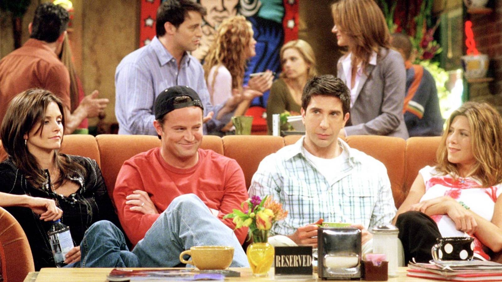 Friends: 10 Hidden Details You Never Noticed About Central Perk