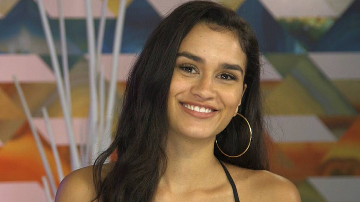 Bachelor: Taylor Nolan Apologizes For Past Insensitive Tweets