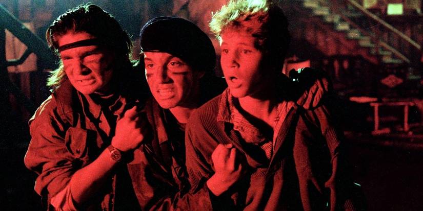 Why Lost Boys Was Almost Like The Goonies (& Why It Changed)