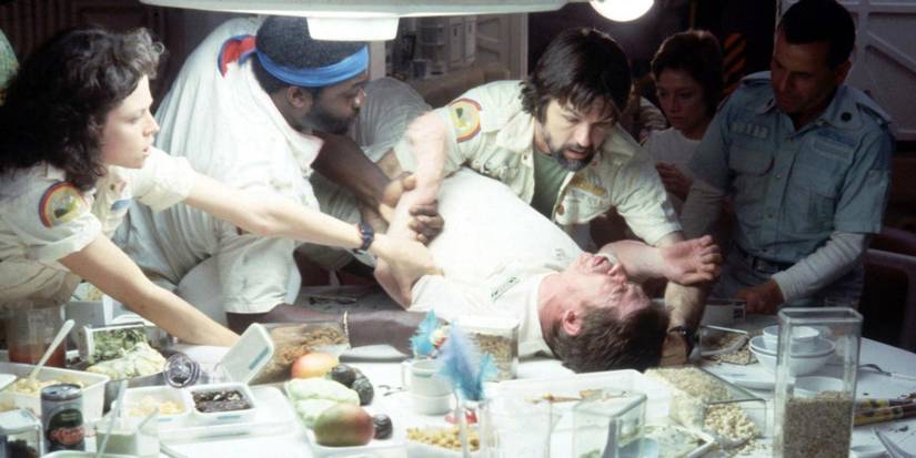 5 Things In The Alien Franchise That Make No Sense (& 5 Fan Theories ...