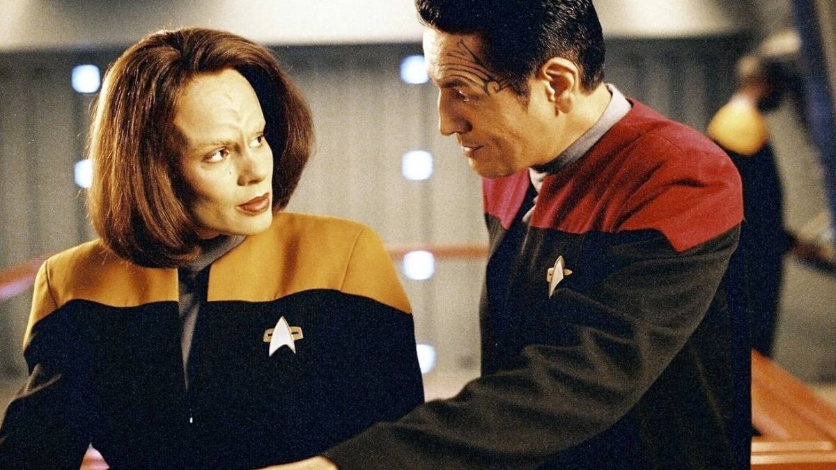 Why Chakotay And B’Elanna Never Became A Couple Explained By Star Trek ...