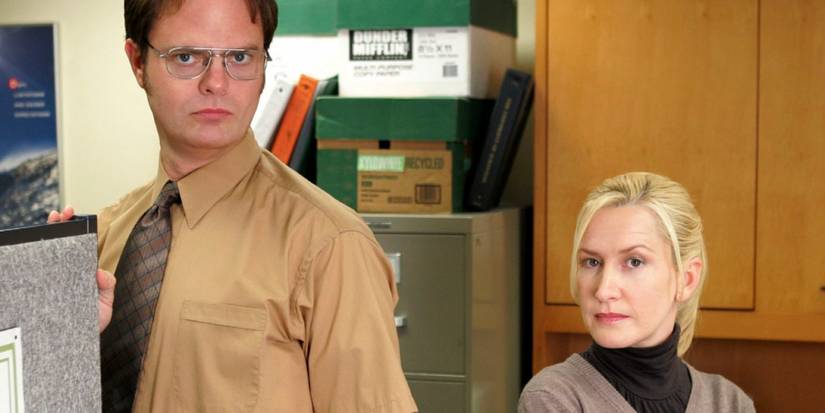 The Office: 5 Times Dwight Was The Bad Guy (& 5 He Was The Good Guy)