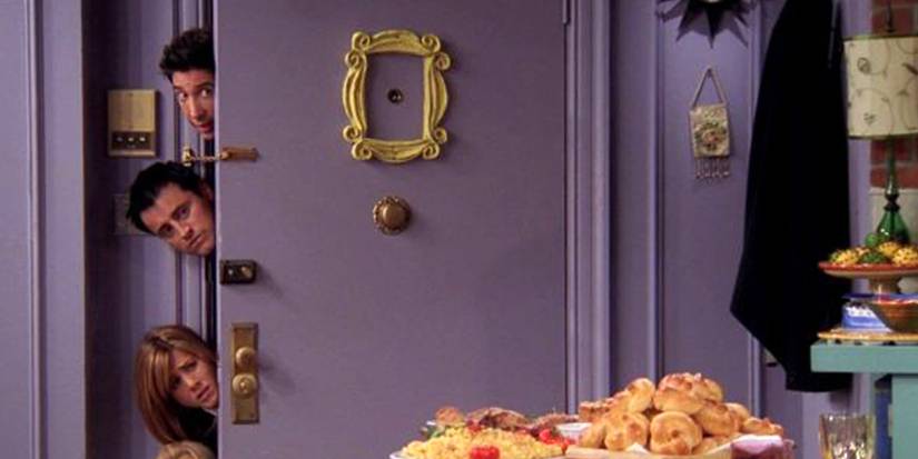 Friends: 10 Hidden Details About Monica And Rachel's Apartment