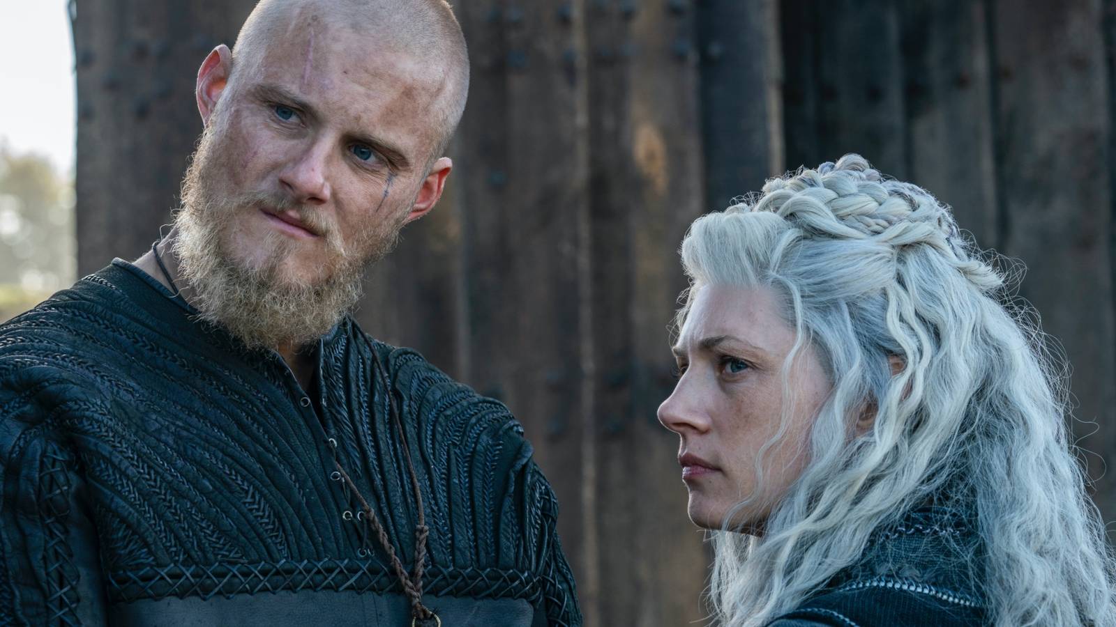 Watch Vikings Star Surprise Fans Raving About The Show In A Restaurant