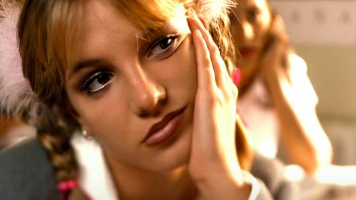 Britney Spears Calls Out Trolls & Bullies, Promotes Positivity