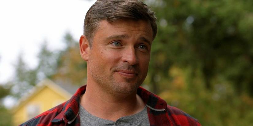 Why Tom Welling Never Wore The Full Superman Suit On Smallville