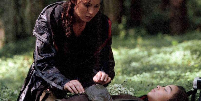 The Hunger Games: 10 Most Selfless & Heroic Things Katniss Ever Did