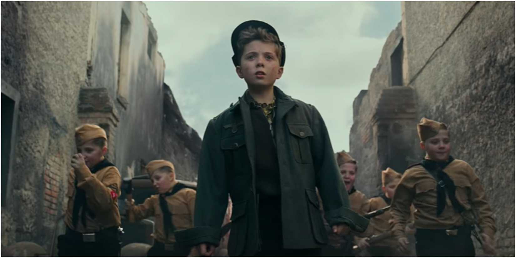 How Jojo Rabbit's Mother Dies (& Why She Was Killed Off)