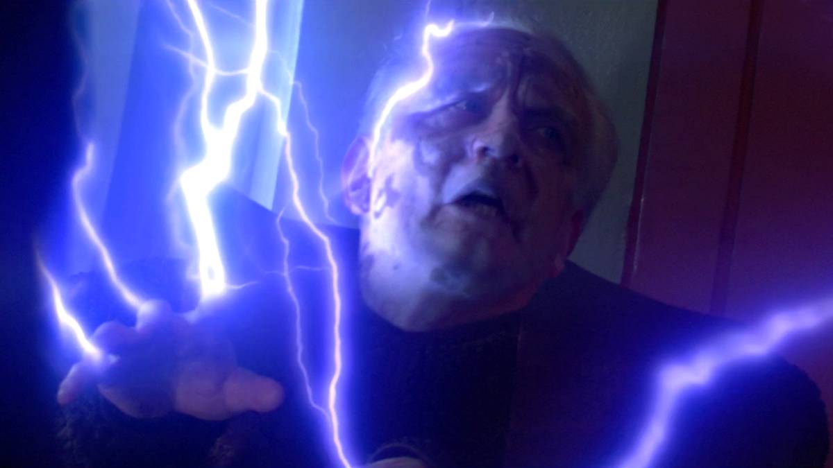 Star Wars Confirms Palpatine's TRUE Enemy is His Own Electricity