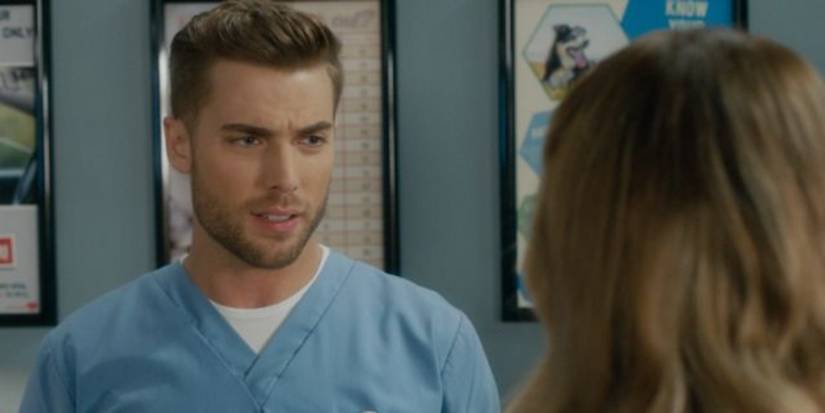 Schitt's Creek: 10 Things That Make No Sense About Alexis