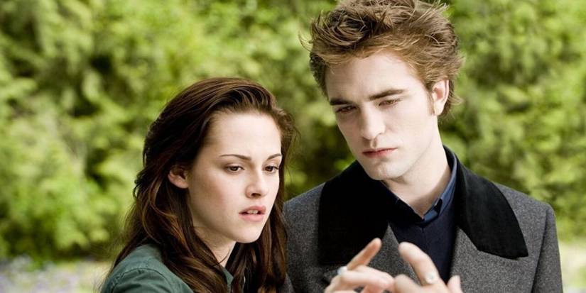 Twilight: The Cullen Family Crest Explained (Meaning & Movie Origin)