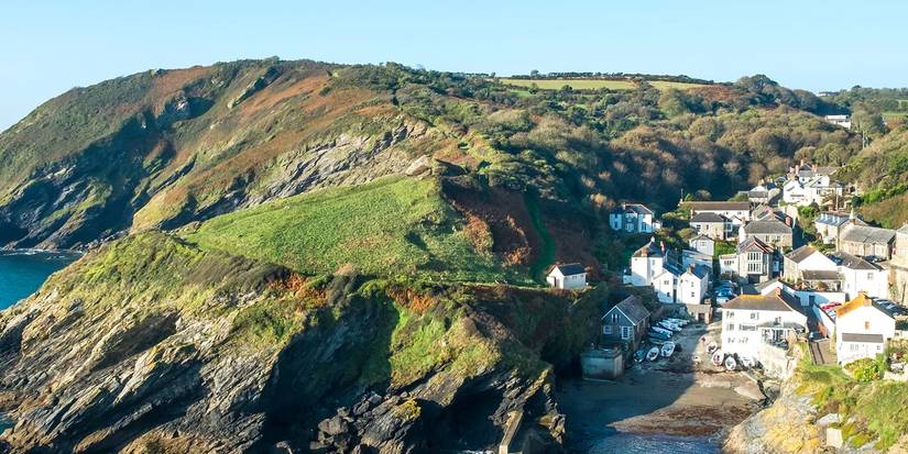 Poldark: 10 Things In The Show That Only Make Sense If You Read The Books