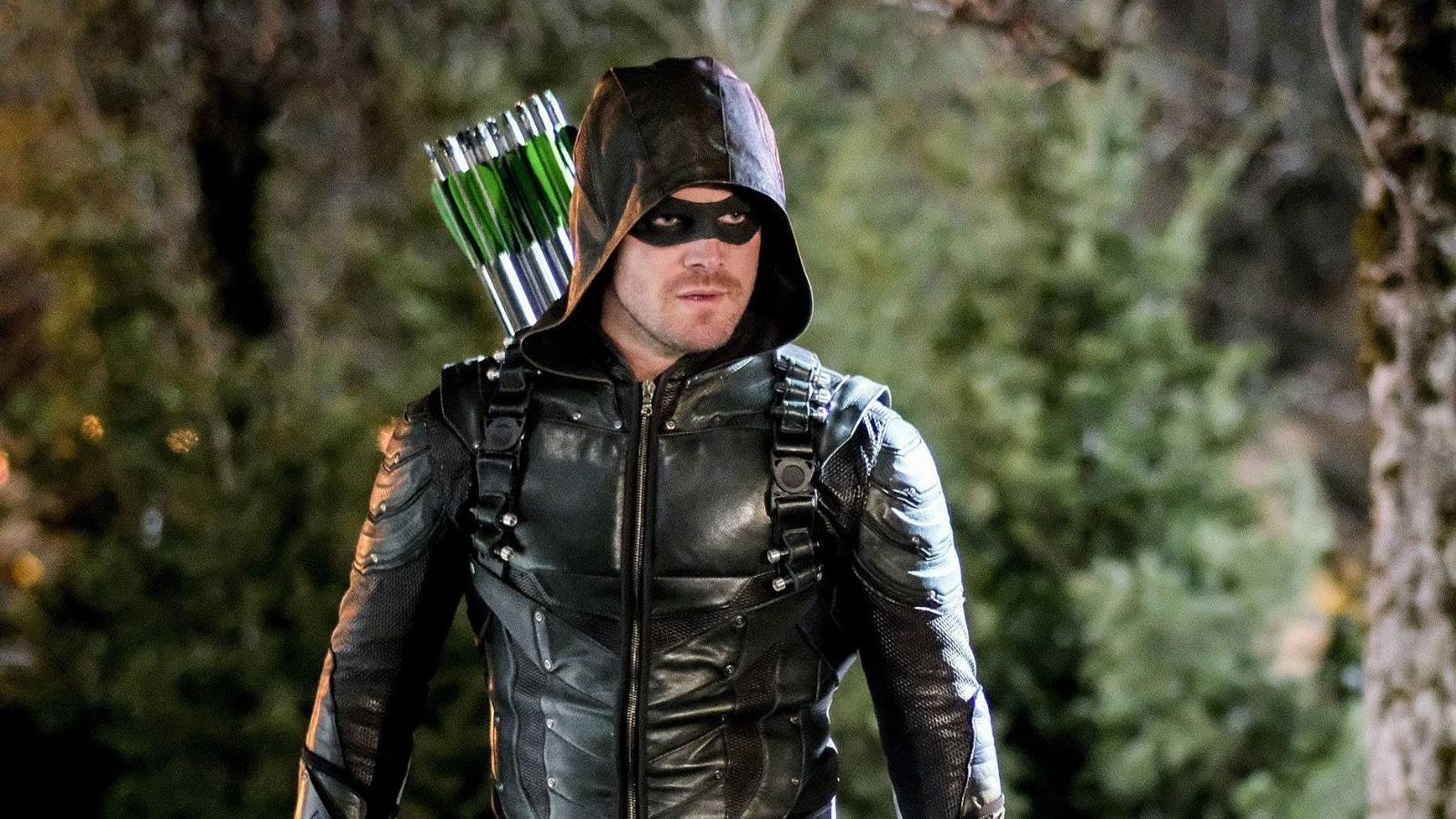 10 Behind The Scenes Facts About Arrow You Never Knew