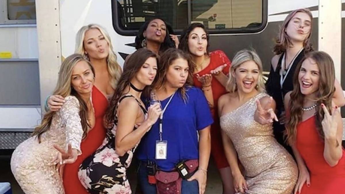 Danielle Drouin Says Love Is Blind Cast Close, Sees Lauren & Cameron At ...