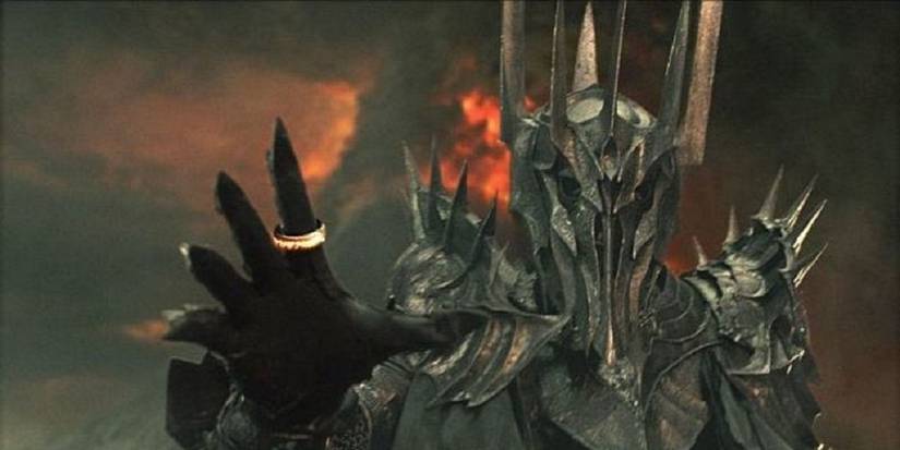 LOTR Vs. Star Wars: 5 Reasons Why Sauron Is The Best Fantasy Villain ...