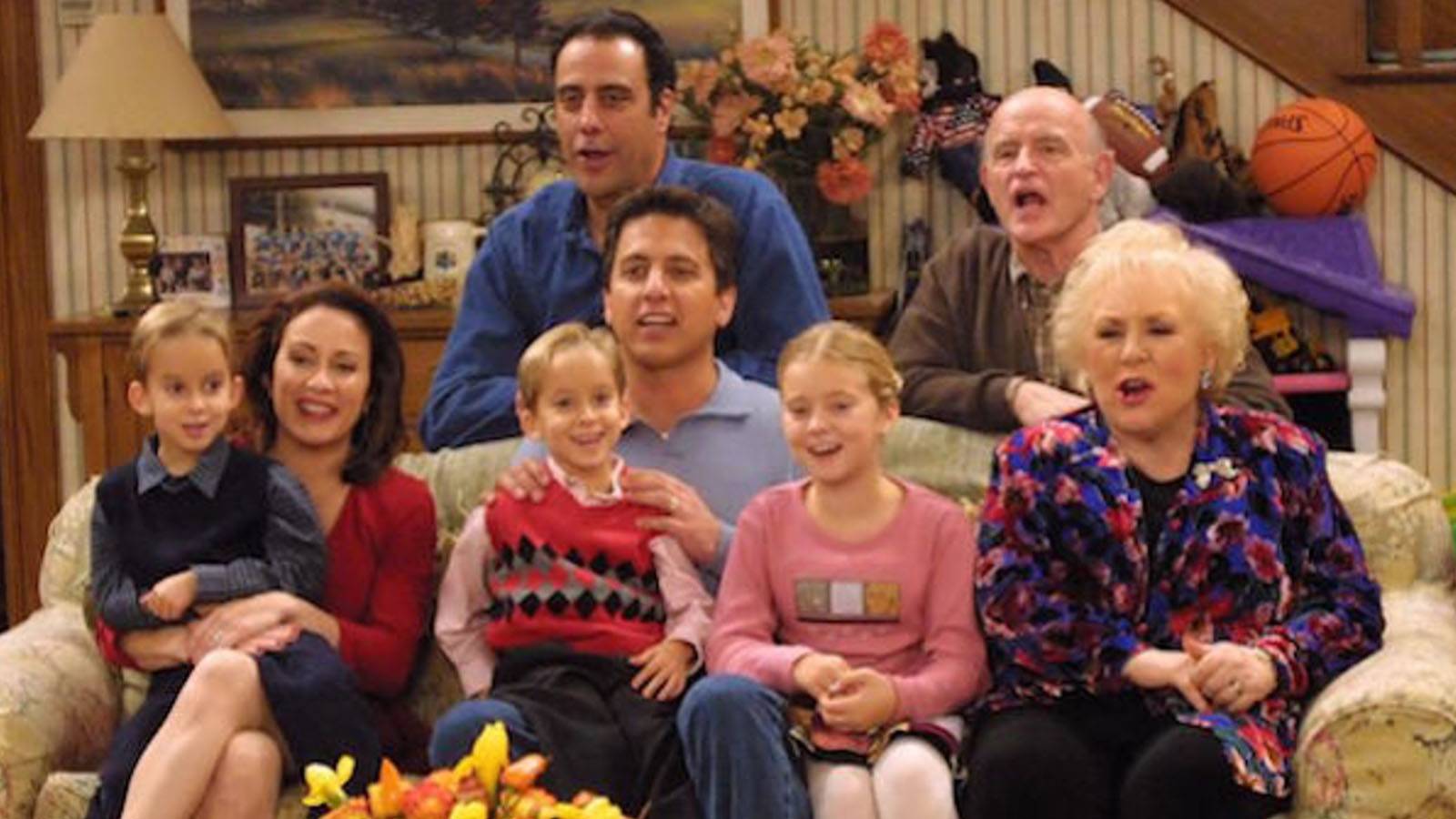Everybody Loves Raymond: 10 Behind The Scenes Facts Every Fan Should Know