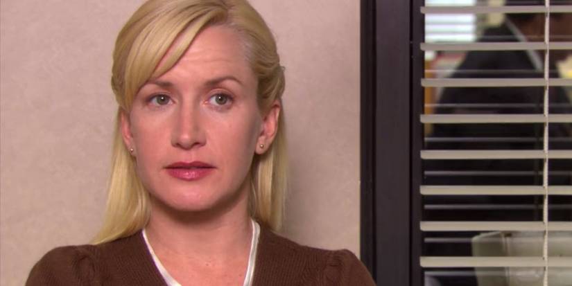 10 Female Sitcom Characters From The 2000s That Would Never Fly Today